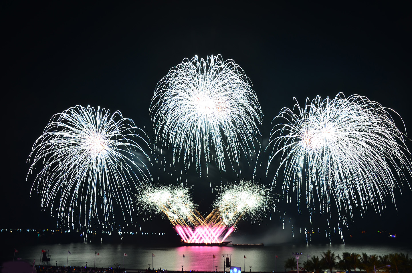 Foyle Fireworks - Pyromusical Production